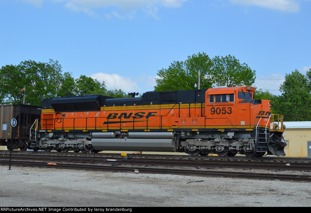 BNSF 9053 in dpu mode